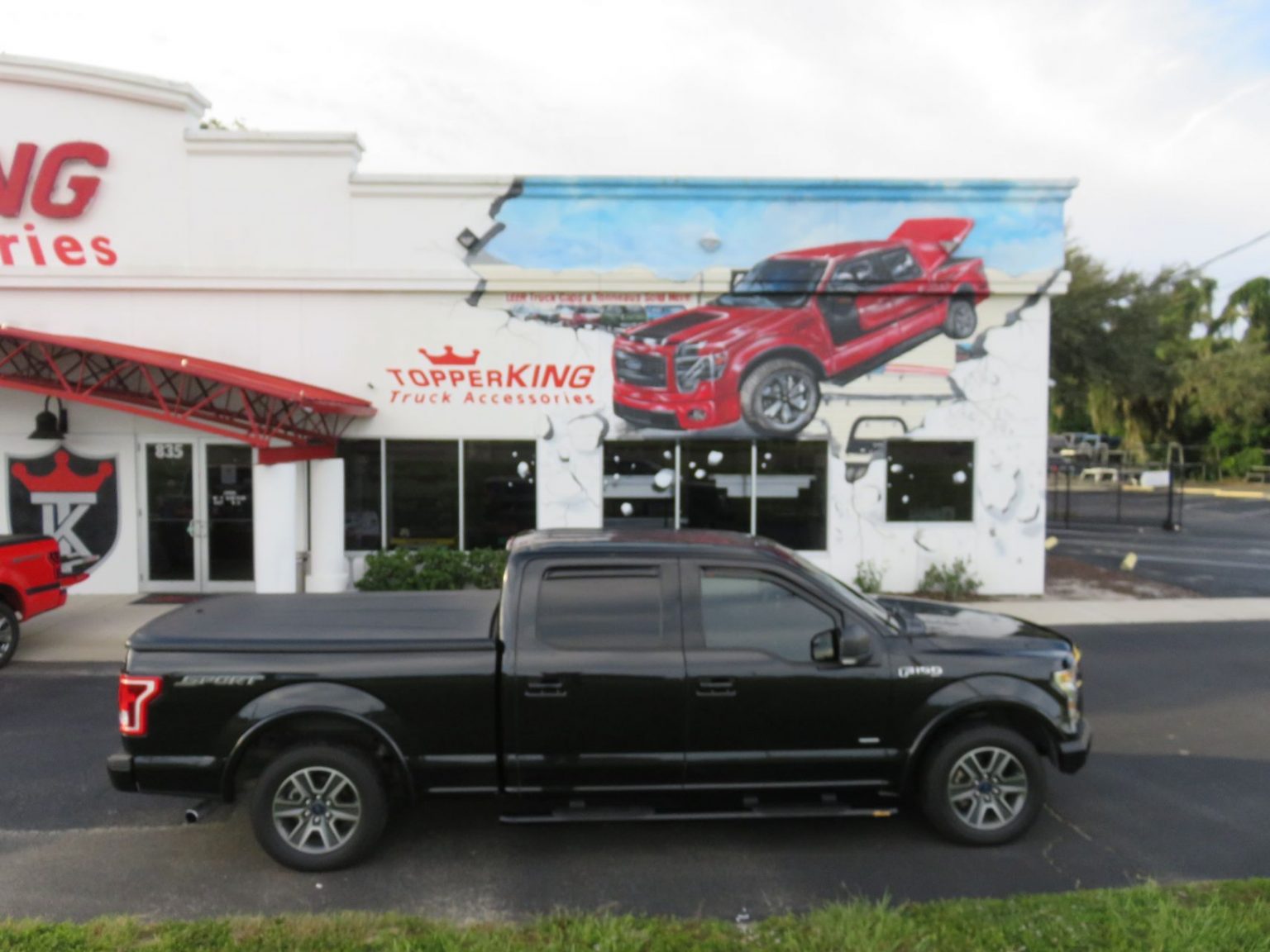 Ford F150 Undercover SE and Blacked Out Nerf Bars - TopperKING ...