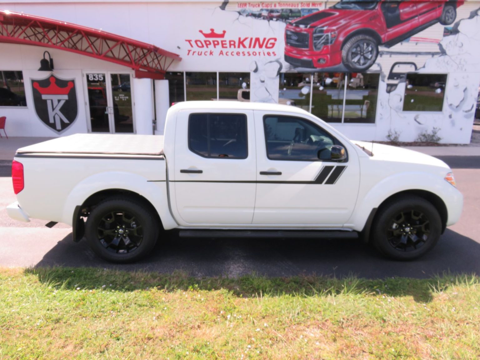2019 white Nissan Frontier with LEER LATITUDE - TopperKING : TopperKING ...