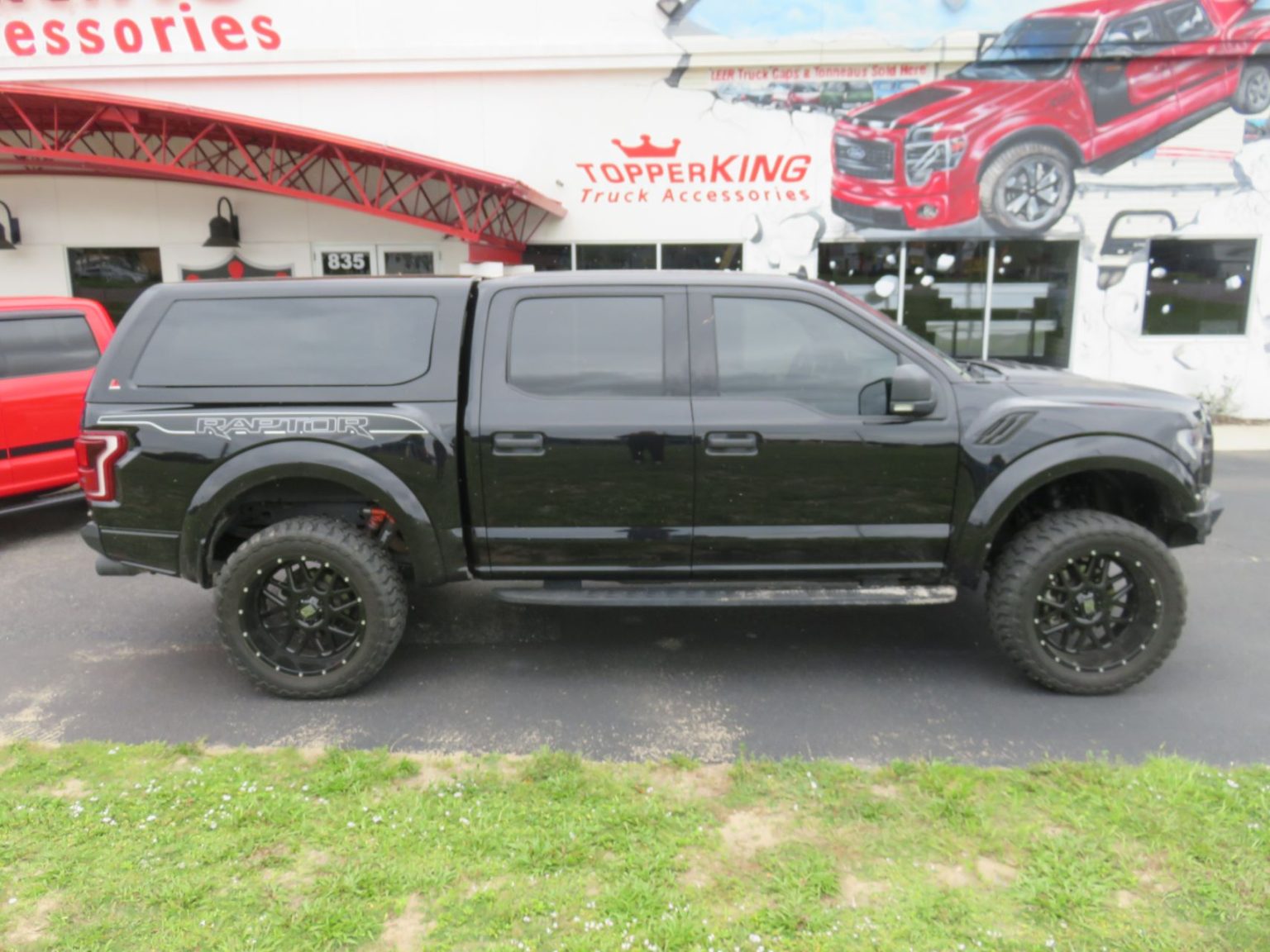 2020 Black Ford F150 with LEER 100XQ - TopperKING : TopperKING ...