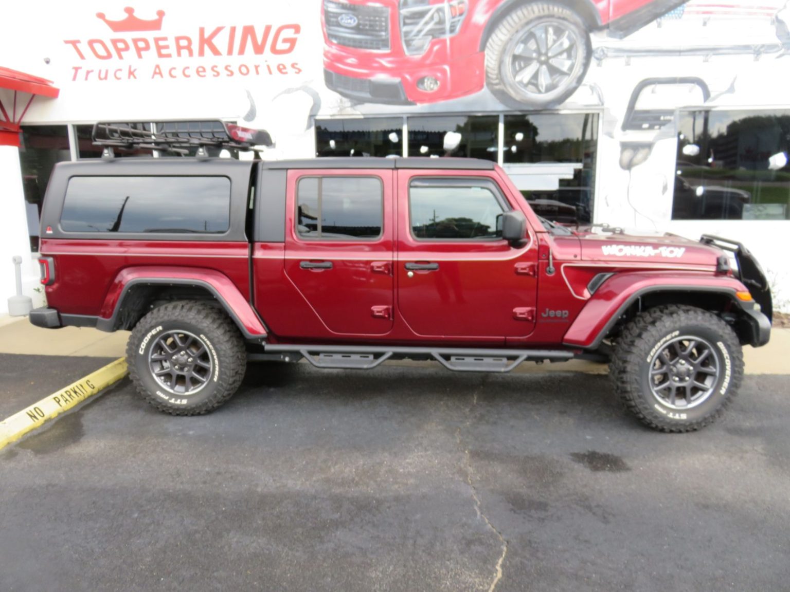 2022 red Jeep Gladiator with Leer 100XQ - TopperKING : TopperKING ...