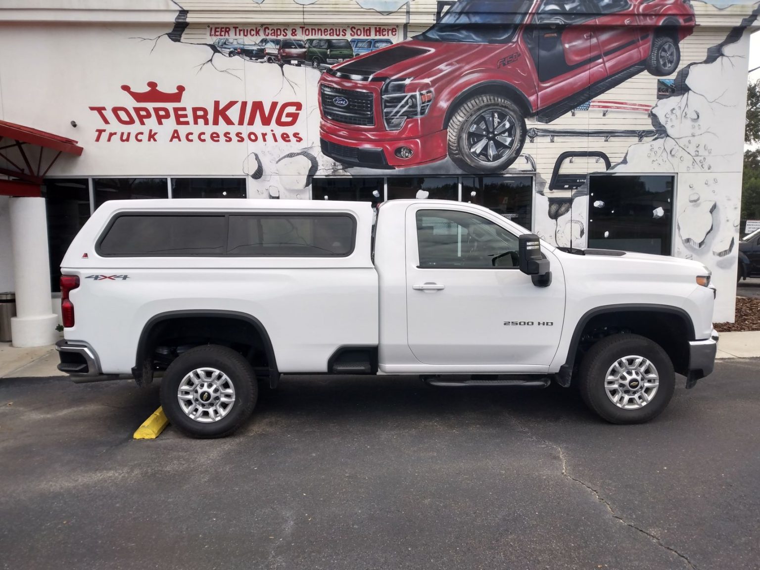 2022 white Chevy 2500 with Leer 100XR topper - TopperKING : TopperKING ...