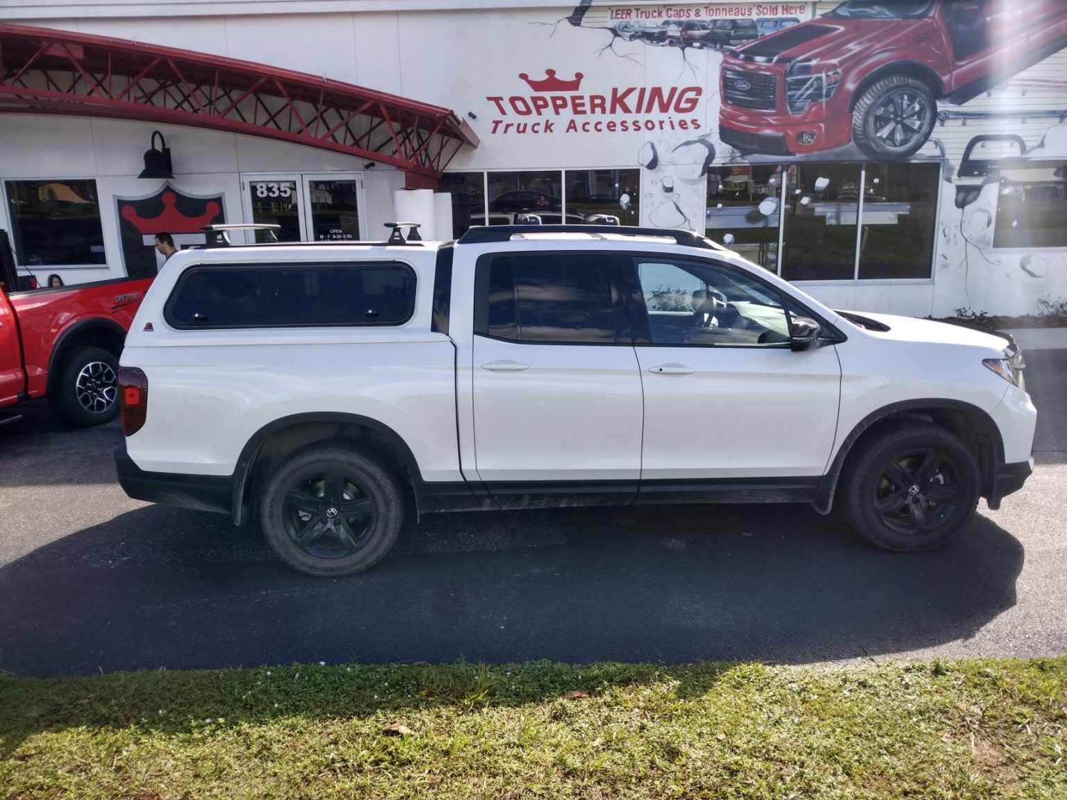 2022 white Honda Ridgeline with Leer 100XR - TopperKING : TopperKING ...